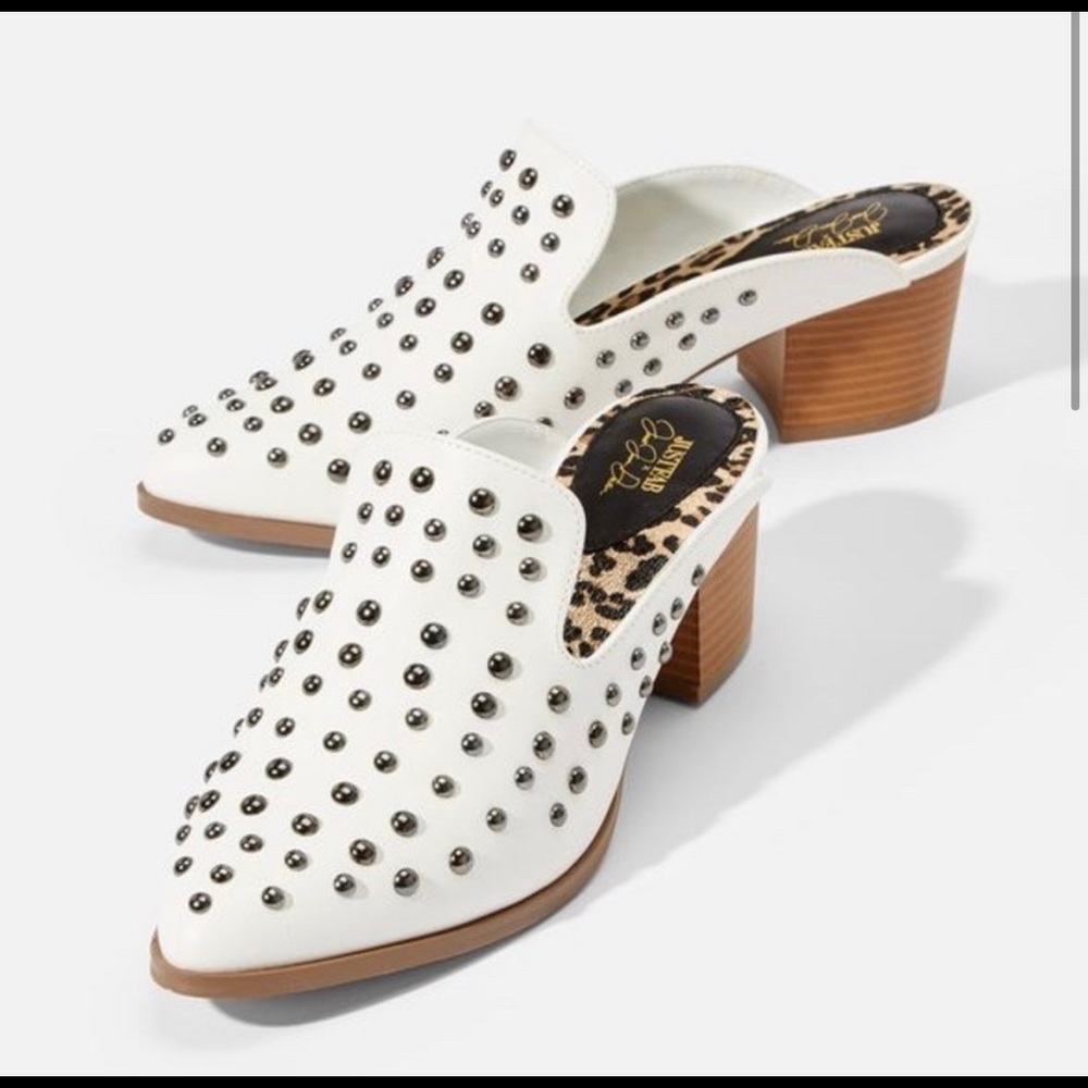 Jessie James Decker Rose Justfab Kittenish Mules - Gem